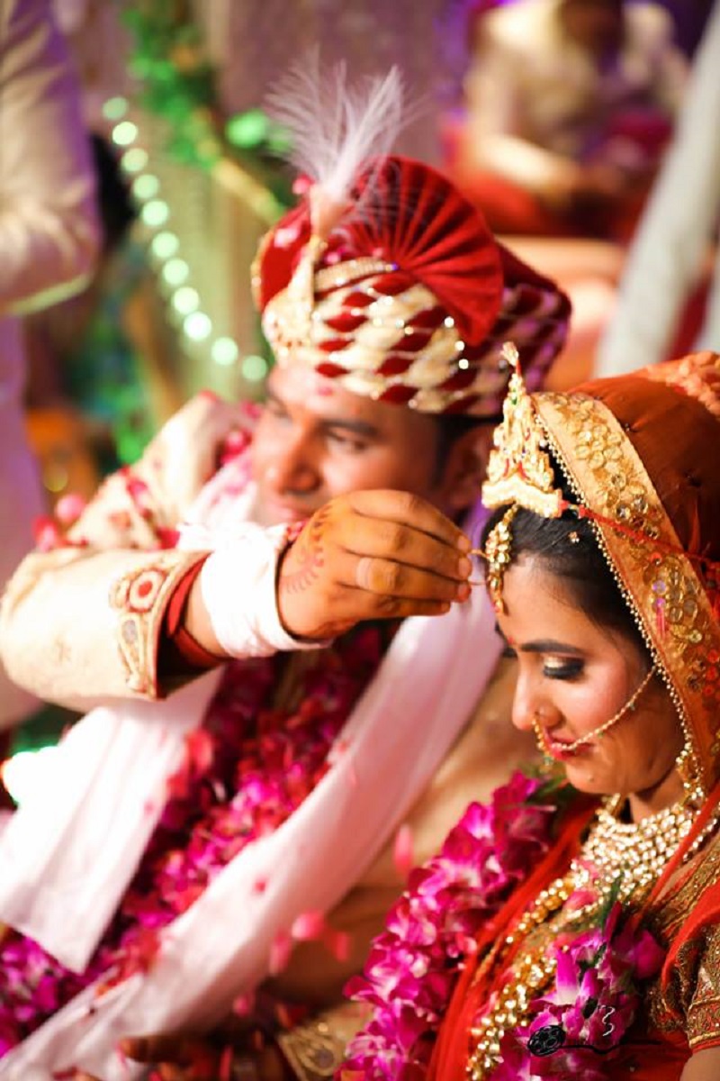 31+ Enchanting Photographs That Illustrate Sindoor Moment