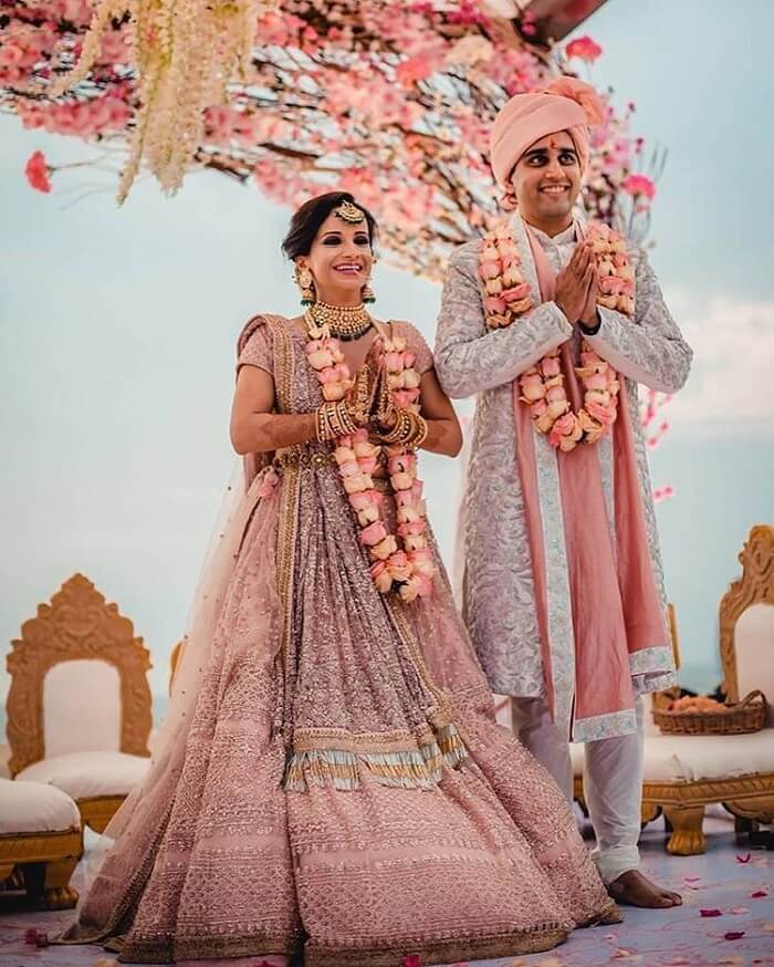 21 Ravishing Wedding Varmala Designs