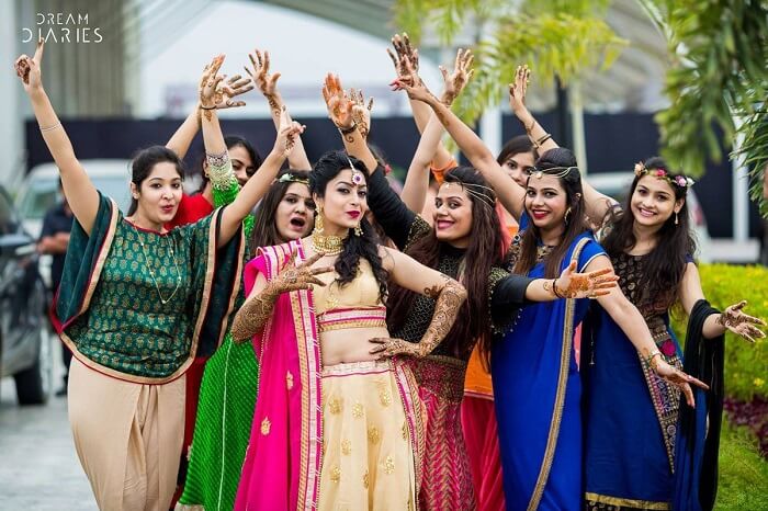 50+ Fun Bridal Mehndi Poses You Wouldn’t Want to Miss!