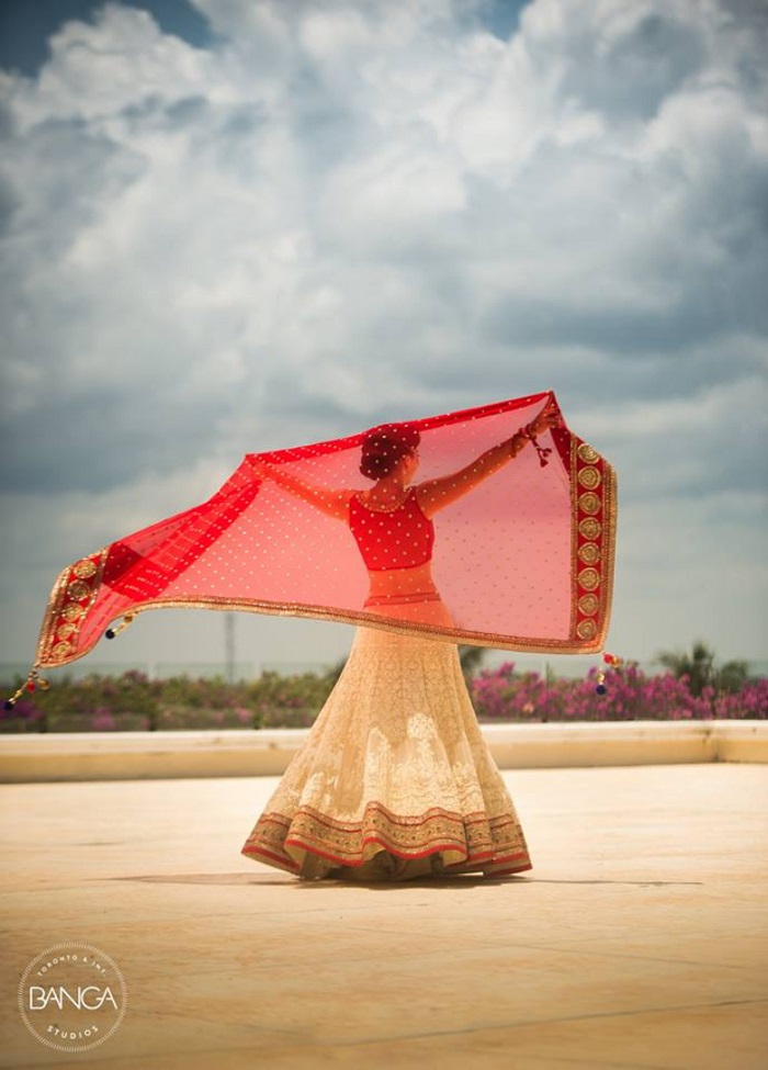 Here Are Some Dazzling Indian Bridal Photoshoot Poses for Every Bride’s ...