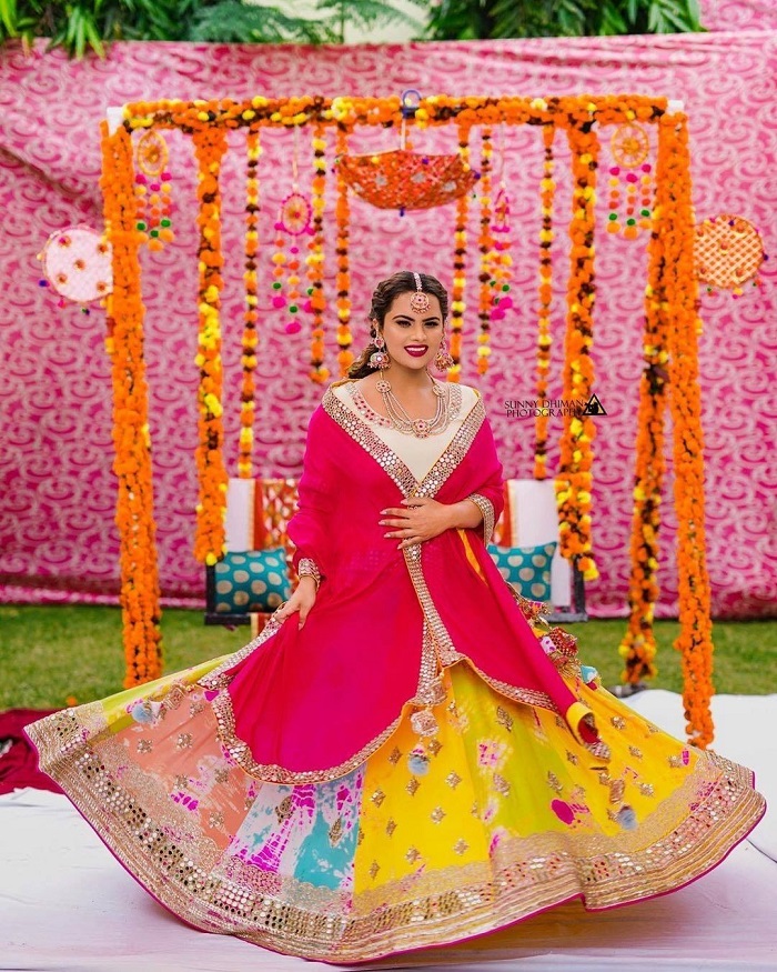 #30+ Trendy Bridal Mehndi Outfits Perfect For Flaunting