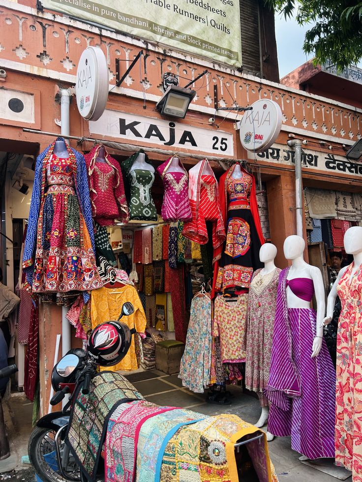 Jaipur Wedding Shopping Guide: Best Markets & Tips