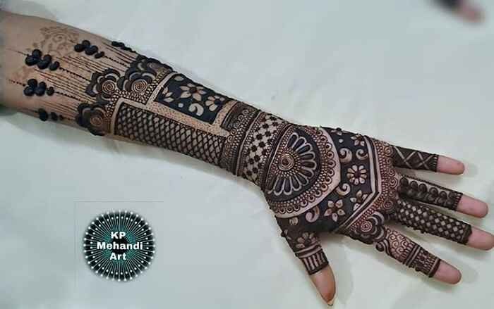 51 Mehndi Designs for Diwali to Celebrate the Festival of Lights