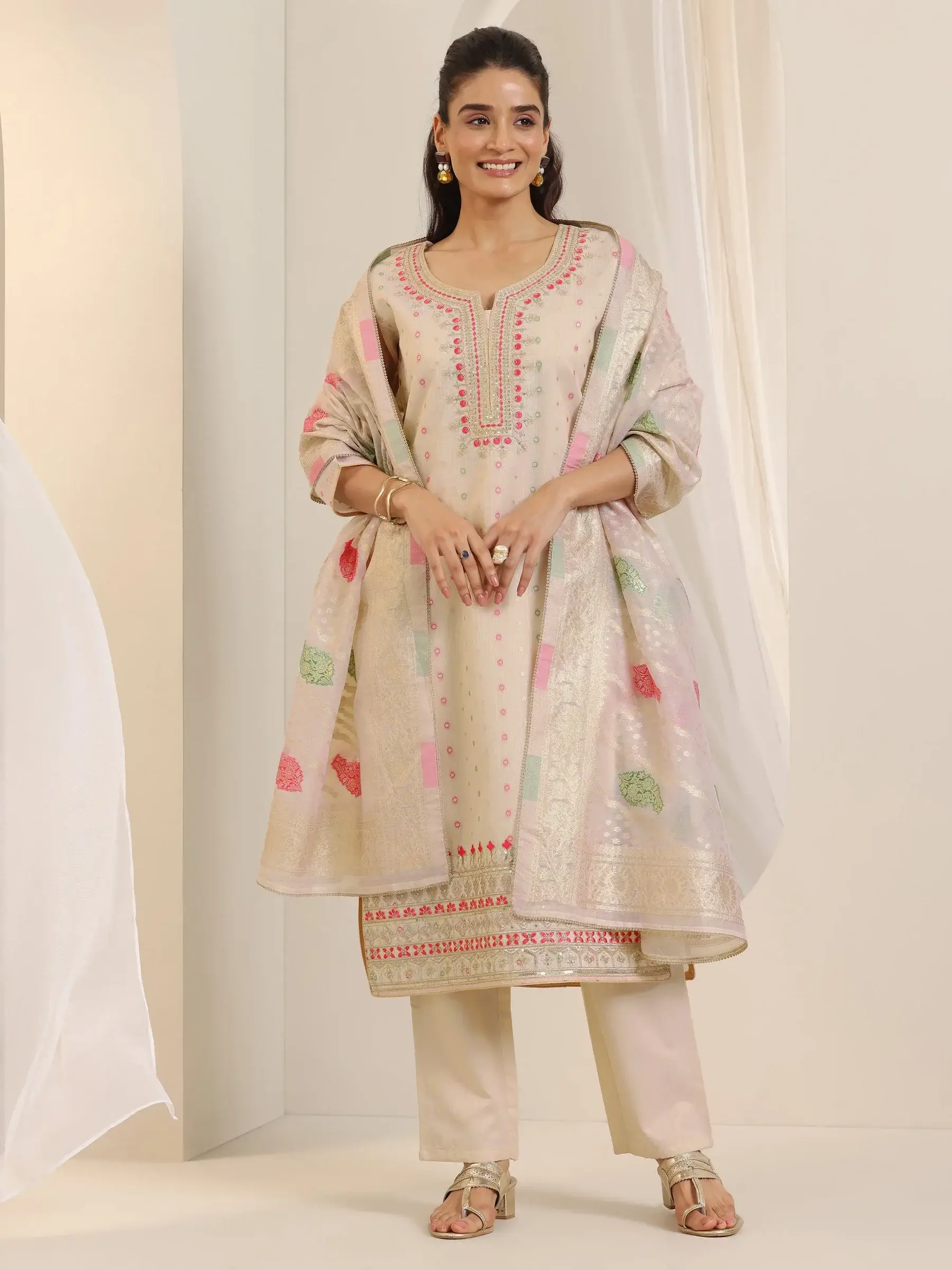 60+ Eid Outfit Ideas for Men & Women: Fashion Tips for 2026