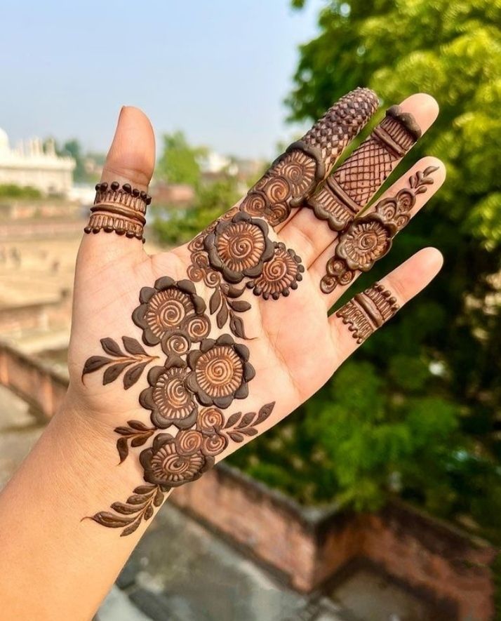 Trending & Classy Palm Mehndi Designs 2025 | Elegant Styles