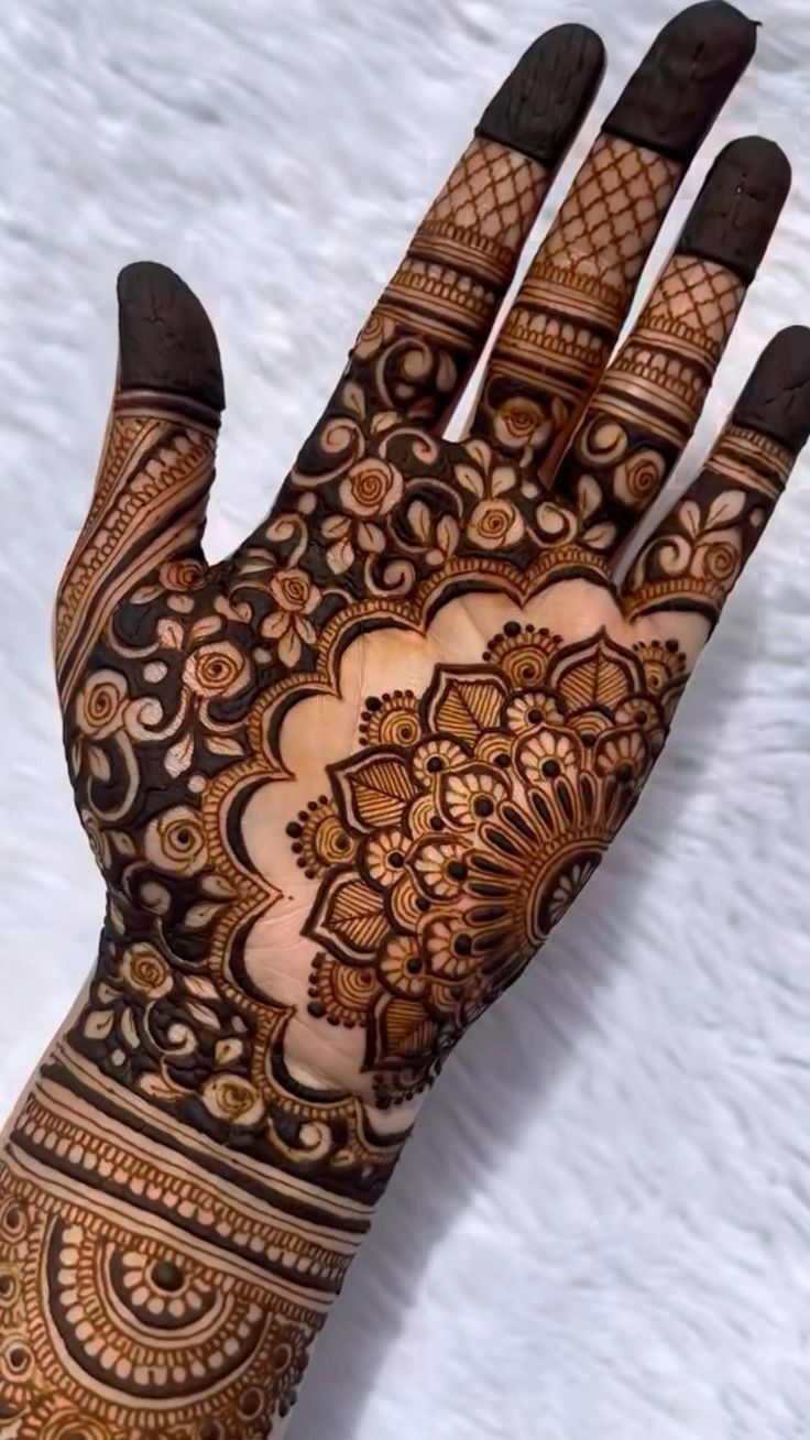 Trending & Classy Palm Mehndi Designs 2025 | Elegant Styles