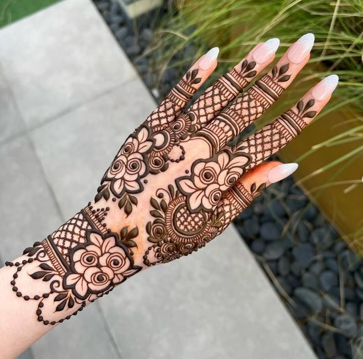 Elegant Khafif Mehndi Designs | Latest Simple & Stylish Ideas