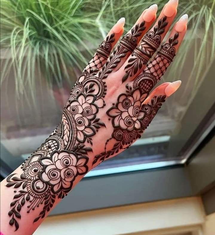 Elegant Khafif Mehndi Designs | Latest Simple & Stylish Ideas