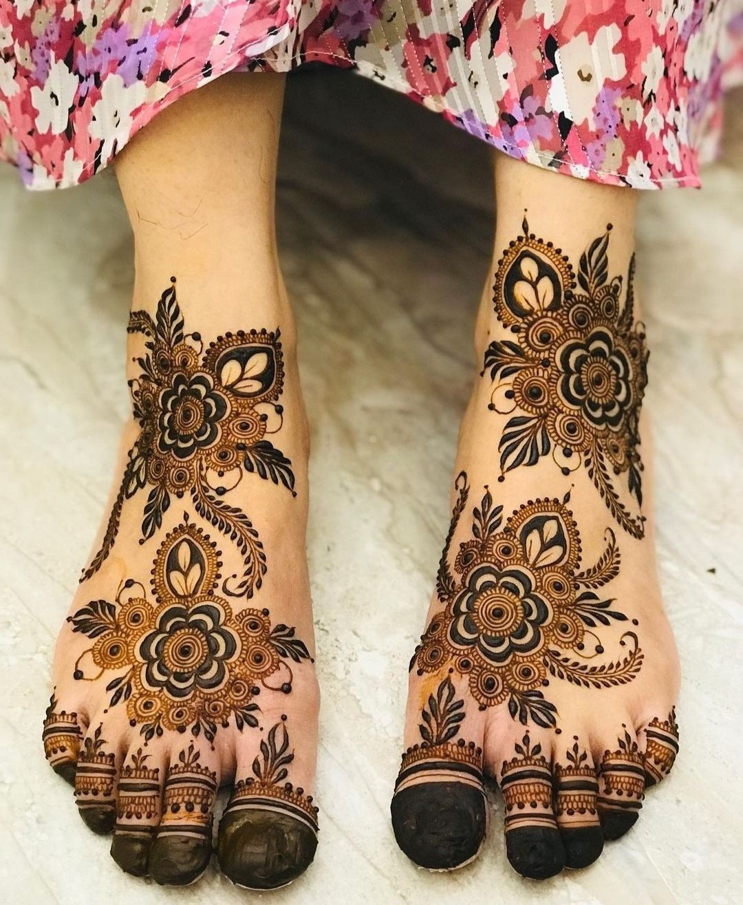 Elegant Khafif Mehndi Designs | Latest Simple & Stylish Ideas
