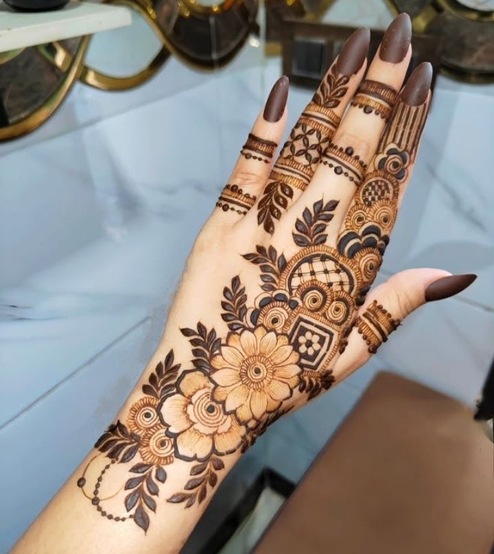 Elegant Khafif Mehndi Designs | Latest Simple & Stylish Ideas