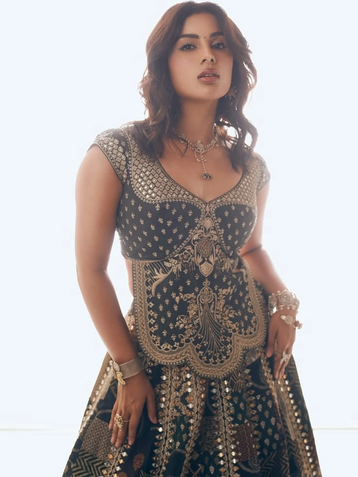 Latest Corset Blouse Designs for Sarees & Lehengas: Trendy Styles for ...